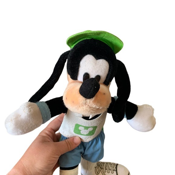 Disney | Toys | Vintage Disney Channel World Disneyland Goofy Plush ...